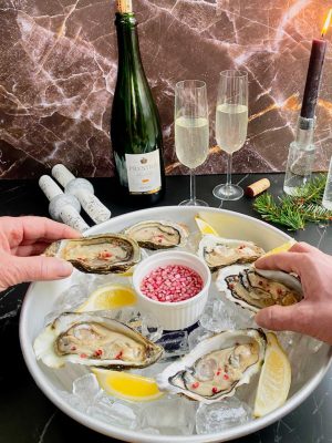 Duurzaam gekweekte oesters met rode wijn azijn en citroen: